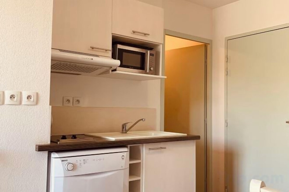 Cozinha privada | Um frigorífico, um micro-ondas, uma placa de cozinha 