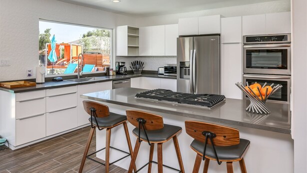 Casa | Cozinha privada | Uma cafeteira/bule, um frigorífico, um micro-ondas 