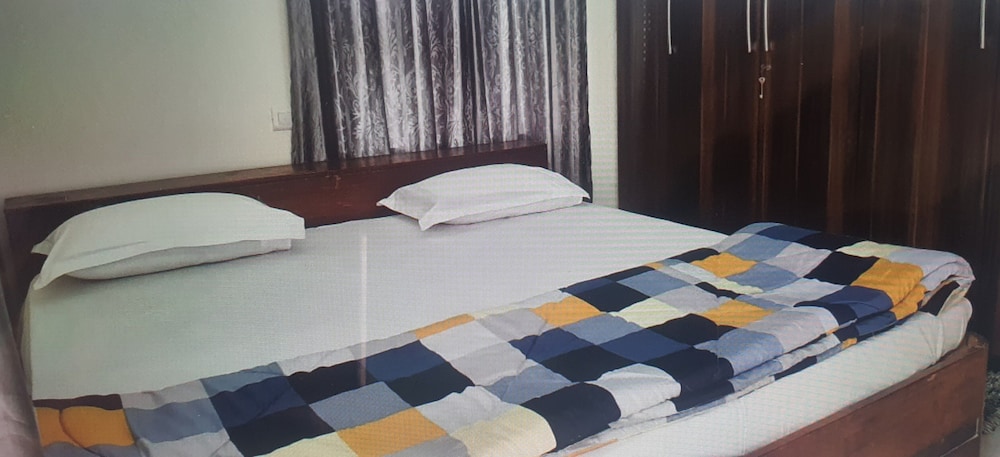 Smartly Laid Two Bedroom Apartment With Kitchen ,Simply Furnished For Homstay - Varanasi