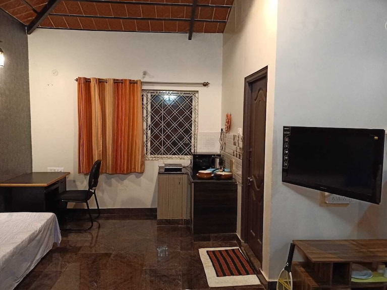 Sovereign Cottage Steps From Nimhans Hospital. -