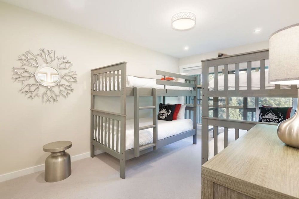 Luxury 2br/2ba- True Ski-in/out With 3ht's, Pool - Whistler Blackcomb