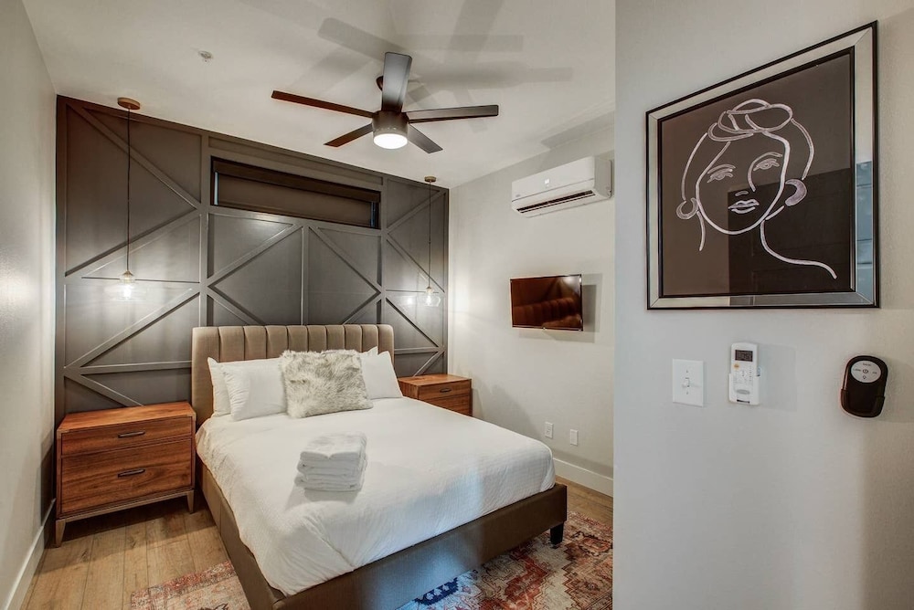 The Asher | Boutique Hotel | Sleeps 14 | Events - Arvada, CO