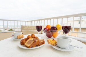 Grand One Bedroom Apartment | Sacada