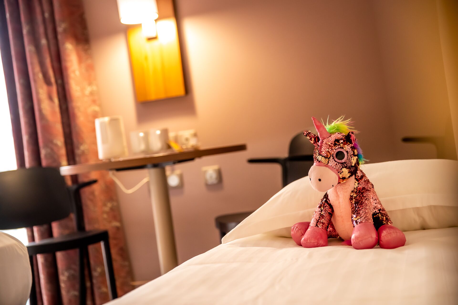 Superior Triple Studio | Secretária adequada para computadores portáteis, quartos insonorizados 