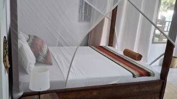 Quarto casal | Roupas de cama premium, cofres nos quartos, individualmente mobiliados