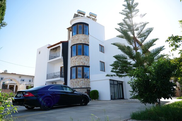 Central Park Hotel Ksamil - 卡薩米爾