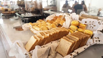 Pequeno-almoço tipo buffet diário incluído