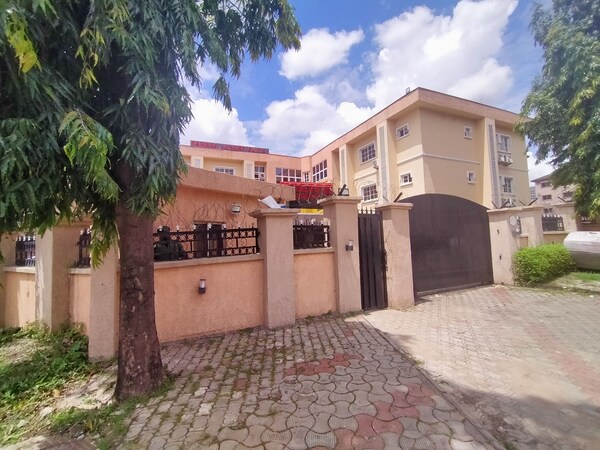 Pameec Luxury Suites Utako - Abuja