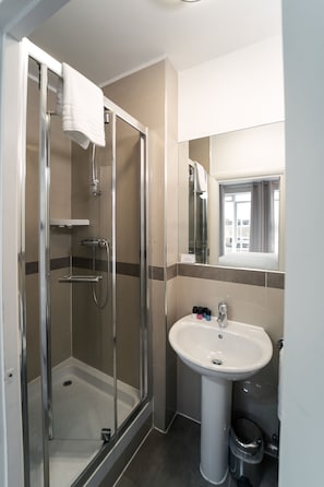 Apartamento real, acessível, suíte | Banheiro | Bidê 