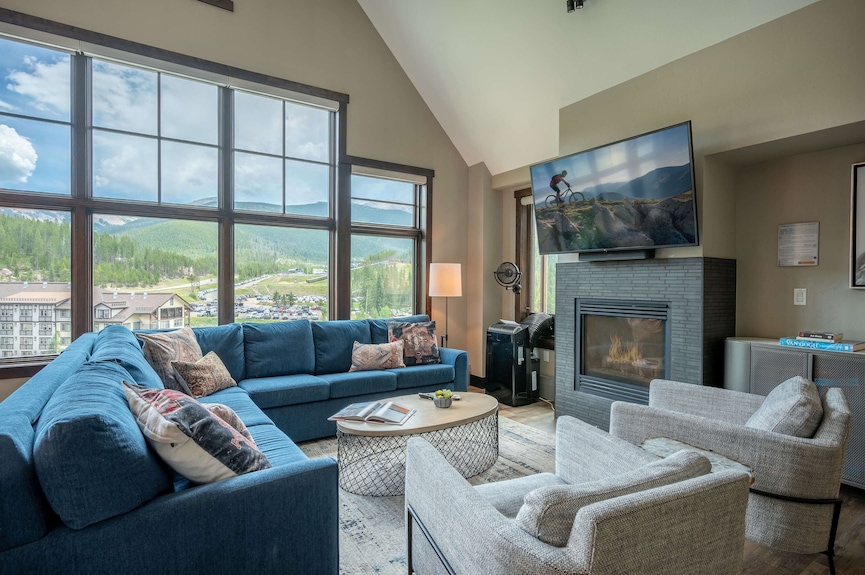 Zephyr Mountain Lodge 2800 | Ski In Ski Out | Penthouse Condo - Winter Park, CO