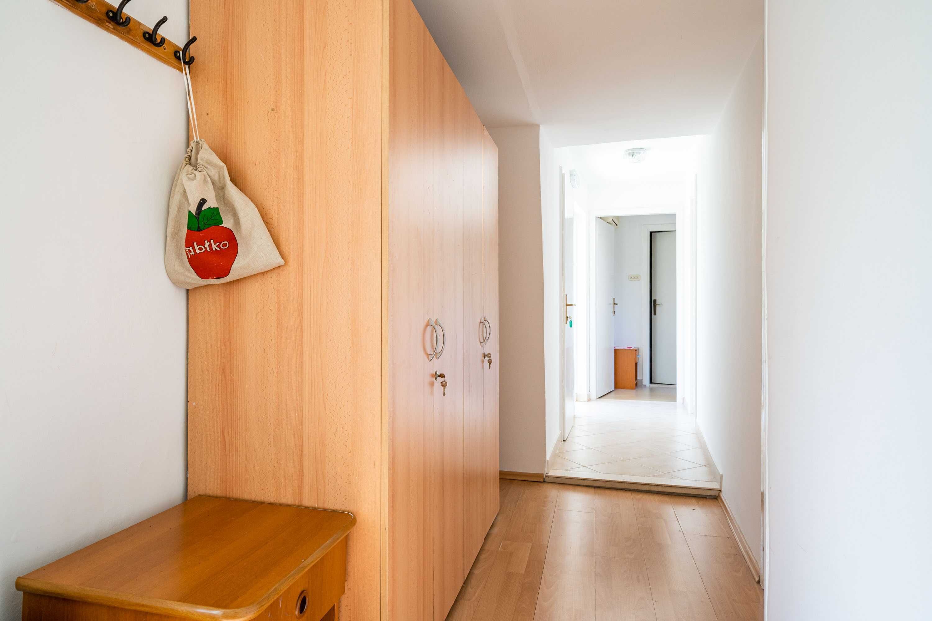 Apartamento (Three-Bedroom Apartment) | Pormenores do interior