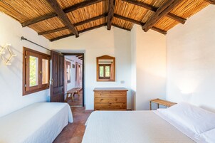 Secretária, berços/camas para crianças 