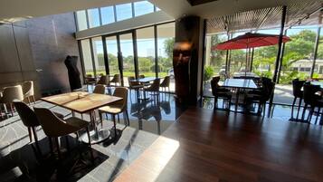 Almoços e jantares servidos