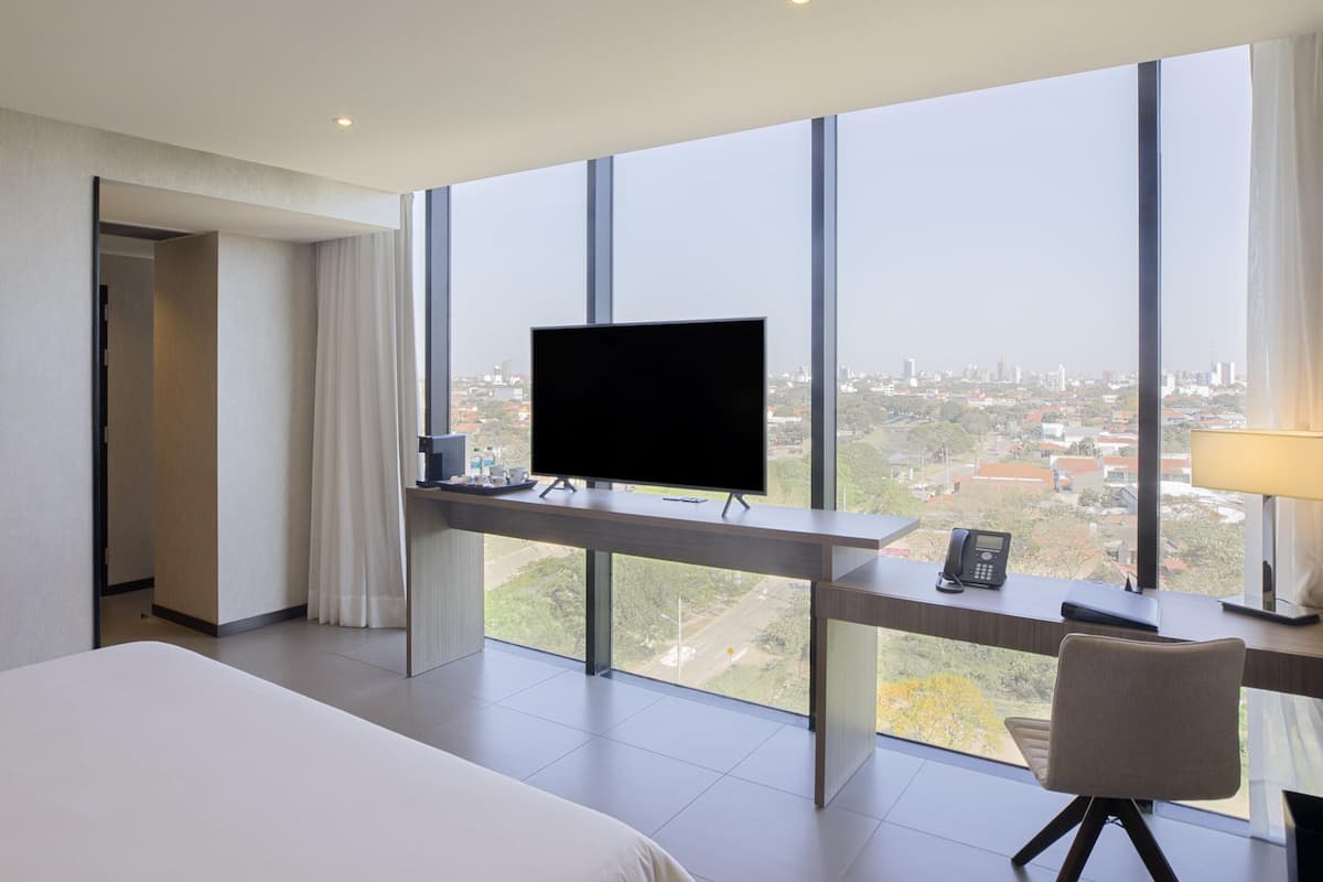 Quarto panorâmico, 1 cama King (Rainforest View) | Roupas de cama premium, edredons de pluma, frigobar, cofres nos quartos