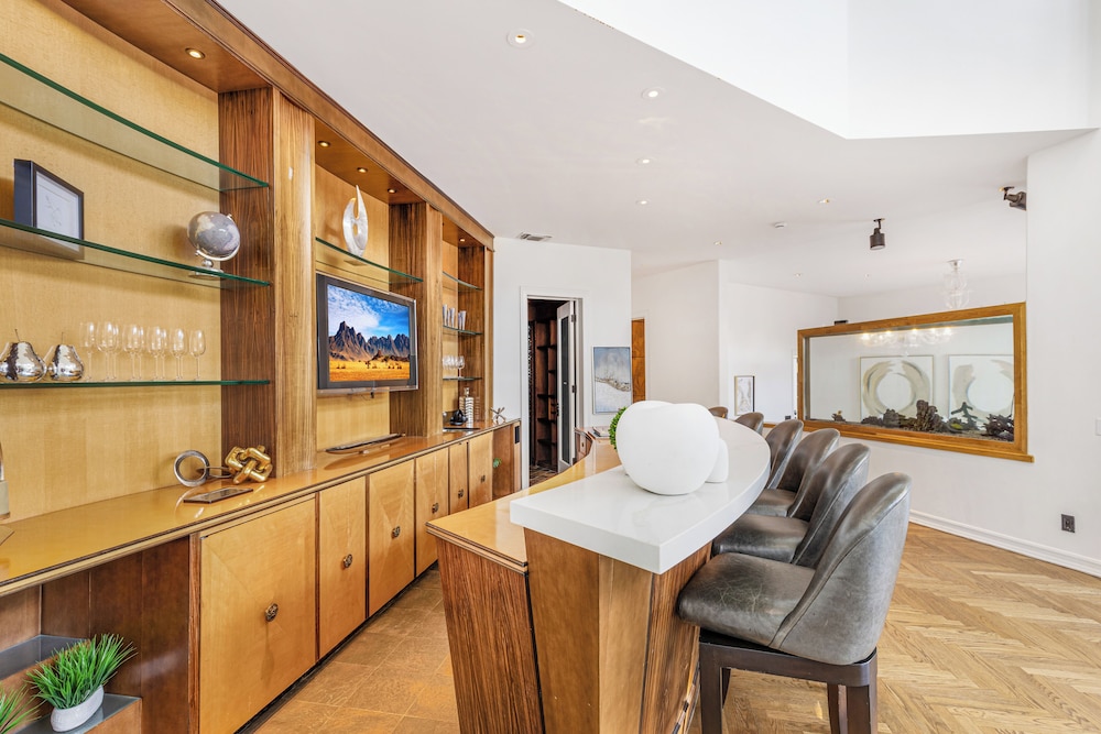 Anzio - Contemporary Bel Air Estate With Endless Amenities - 