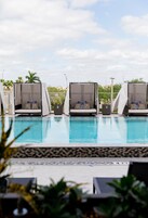 Piscina exterior, toldos gratuitos, espreguiçadeiras 