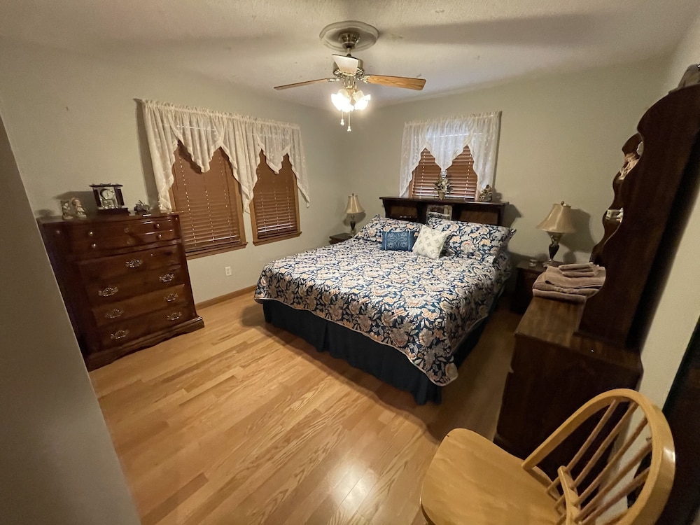 Beautiful Bryson City Oasis ~ Creek On Property - Bryson City, NC