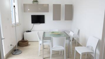 Villa, 2 quartos | Sala | TV de ecrã plano