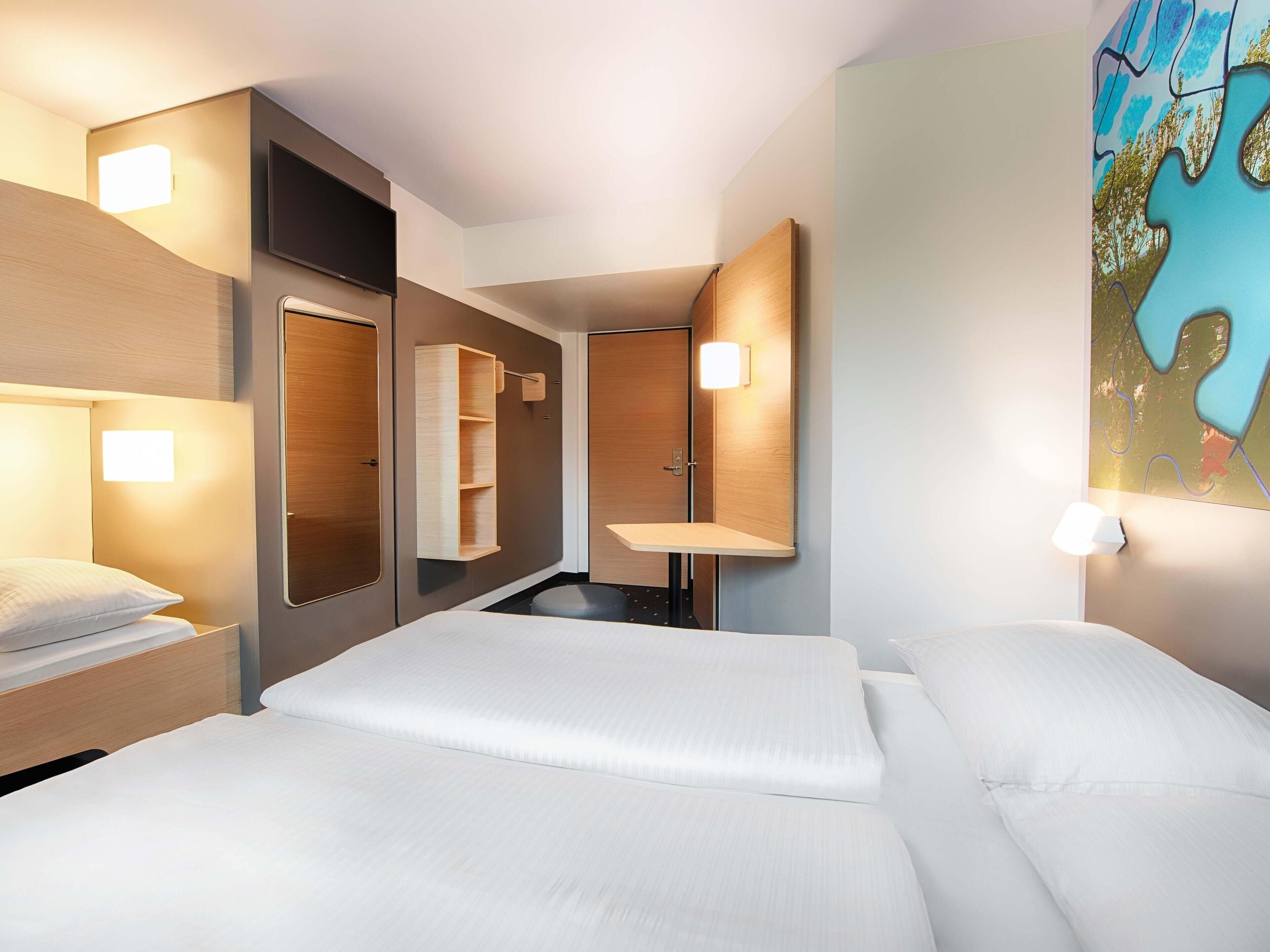 Quarto Quádruplo | Roupa hipoalergénica, secretária, Wi-fi grátis, roupa de cama fornecida 