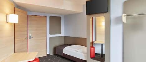 Quarto triplo | Roupas de cama antialérgicas, escrivaninha, quartos à prova de som