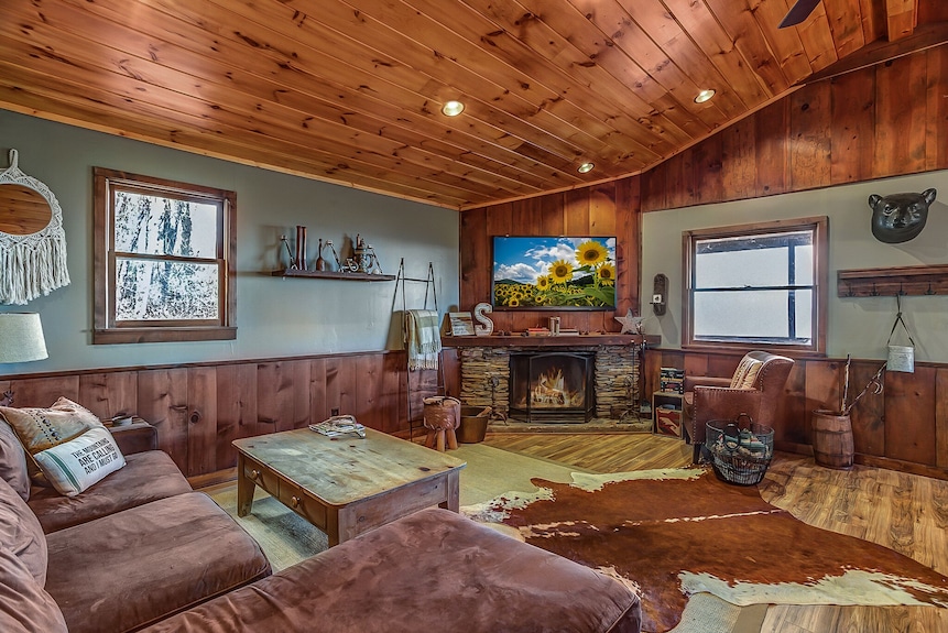 Out Of The Blue Cabin, A Mountain Escape - North Carolina