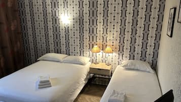 Quarto Triplo Standard | Wi-fi grátis, roupa de cama fornecida