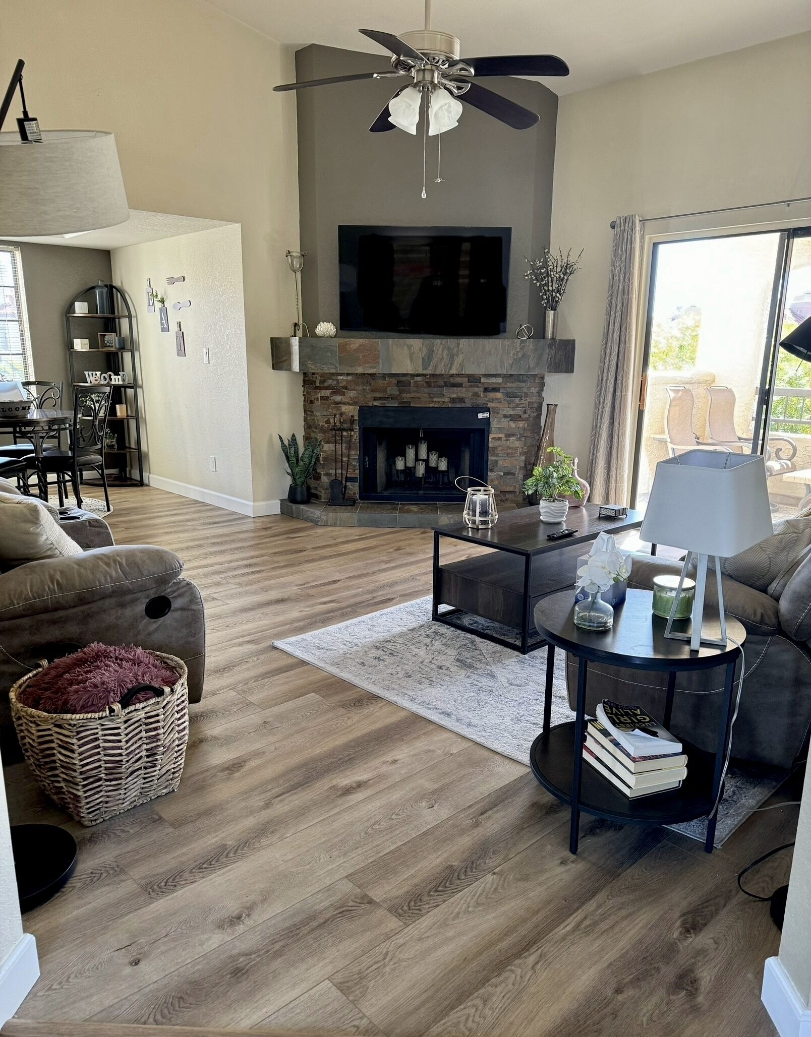 Your Scottsdale Getaway Awaits You With This Wonderful Poolside Condo ! - Scottsdale, AZ