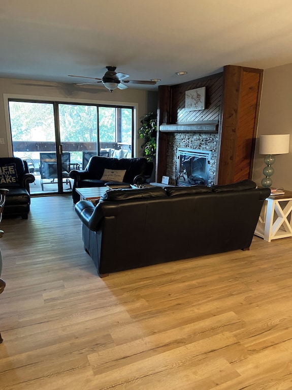 Spacious 3 Bedroom 3 Bath Condo With Indoor/outdoor Pool, Tennis Court, & Gym. - Camdenton, MO