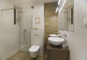 Apartamento Familiar | Casa de banho | Um polibã, um secador de cabelo, Piso aquecido (casa de banho) 
