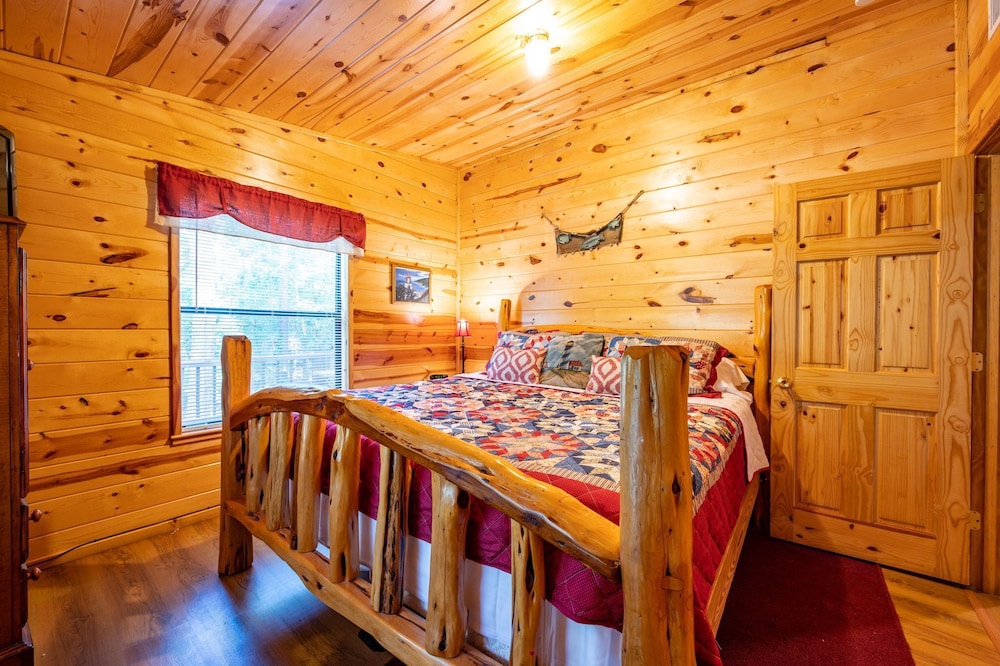 The Light House 2 Bedroom Cabin Perfect For A Small Family! Near Broken Bow Lake - Hochatown, OK