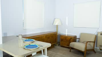Suite-Estúdio Premier, 1 cama king-size, cozinha, vista para a montanha (No Pets Allowed) | Roupa de alta qualidade, camas de colchão viscoelástico