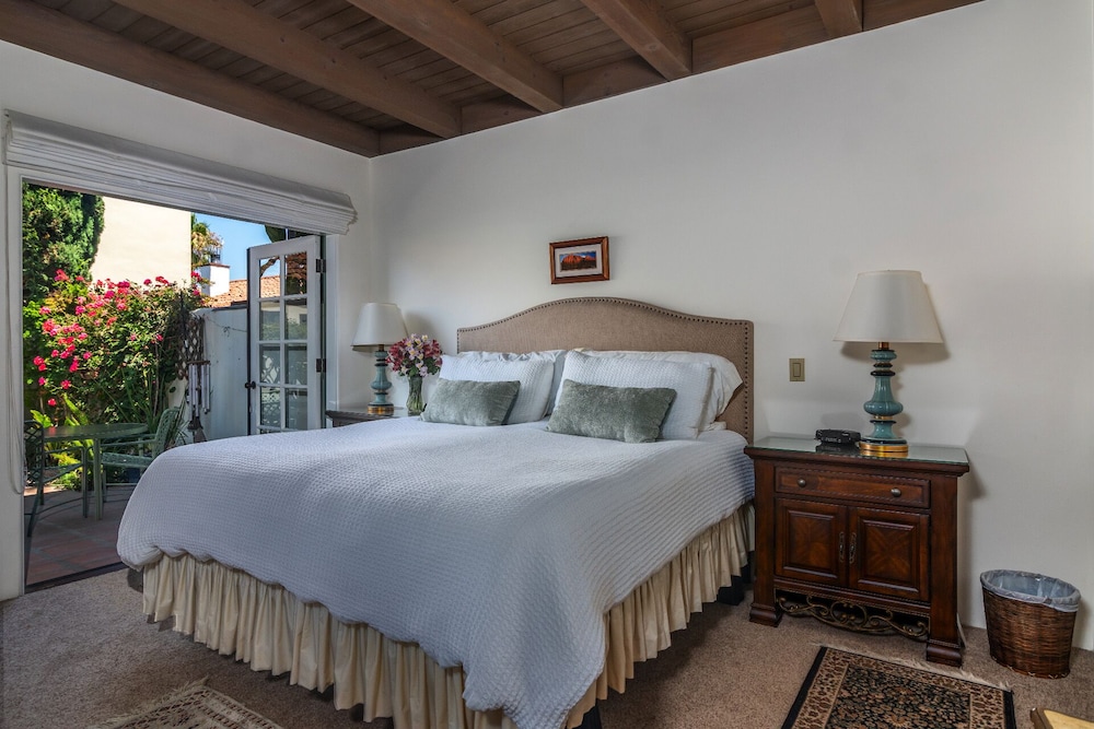 Enjoy The Beauty Of Downtown Santa Barbara Walk Everywhere! - Santa Barbara, CA