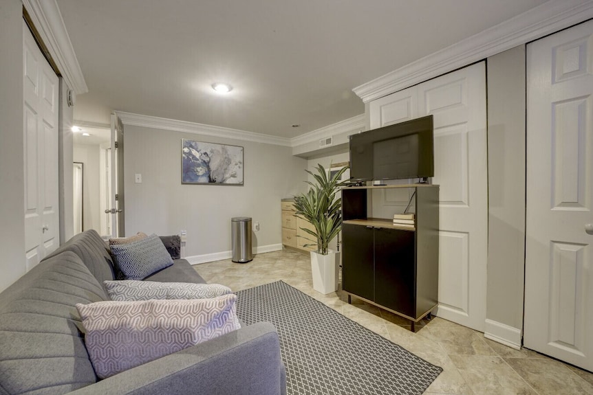 Eckington Cozy & Private Unit + Free Gated Parking - Downtown, DC