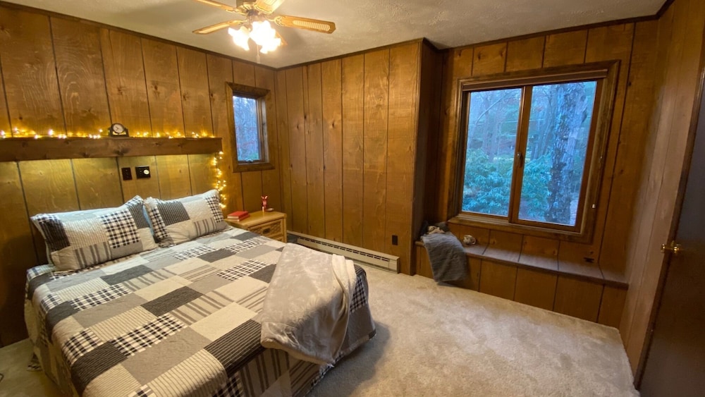 Lakefront Home With Gorgeous Views--pets Welcome - Pocono Lake