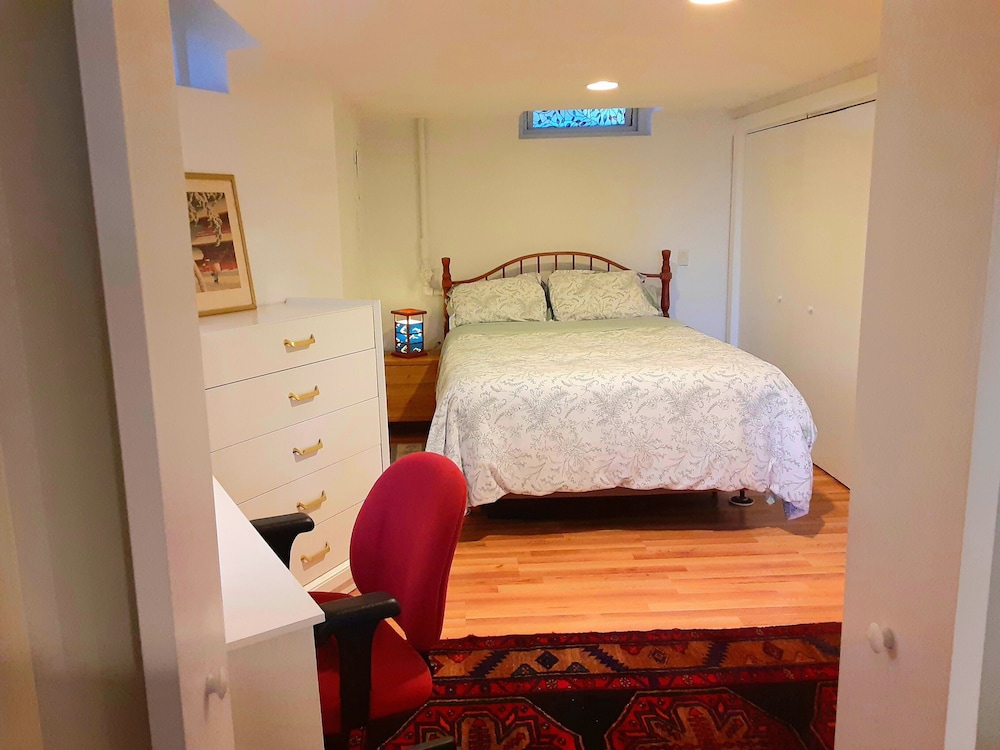 Panoramic View, Large Deck, Ground Floor Apartment, Walk To Subway And Beach - Boston, MA