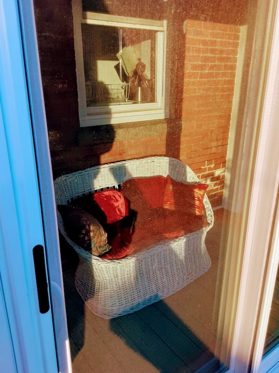 Panoramic View, Large Deck, Ground Floor Apartment, Walk To Subway And Beach - Boston, MA