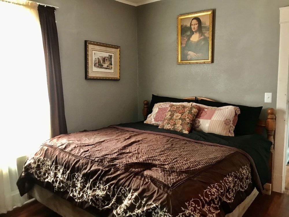 2bed/2bath House 7 Min. Drive To Downtown Kansas City - Kansas City, MO