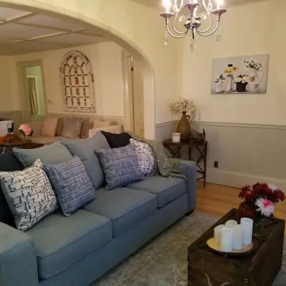 Town & Country Getaway: Pool Gardens Views 6 Acres - Saratoga, NY