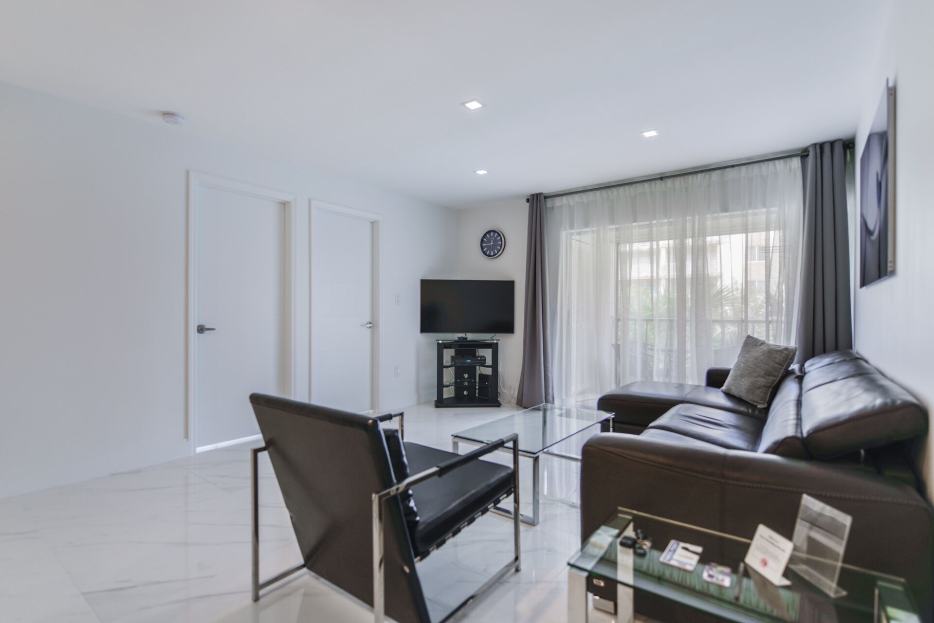 Modern 2 Bedroom Apartment, Ocean Beach 5 Min Walk - Sunny Isles Beach