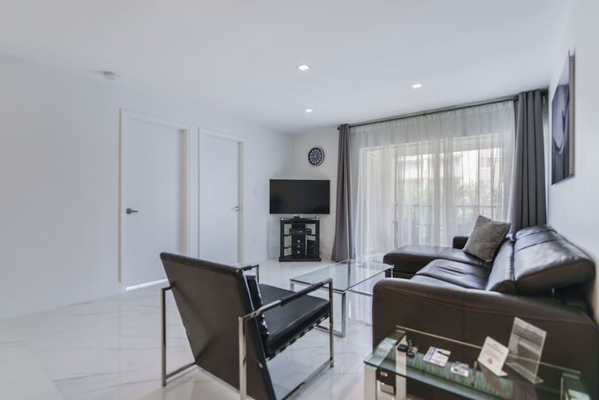 Modern 2 Bedroom Apartment, Ocean Beach 5 Min Walk - Sunny Isles Beach