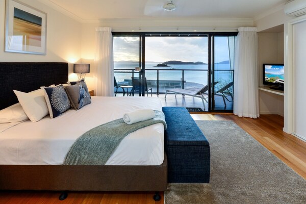 Shoreline 31 Renovated Upmarket 2 Bedrooms Ocean View Near Marina With Golf Buggy - Hamilton Island