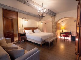 Suite Júnior | Minibar, com decoração personalizada, com mobília individualizada 