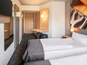 Quarto duplo | Roupas de cama antialérgicas, escrivaninha, quartos à prova de som