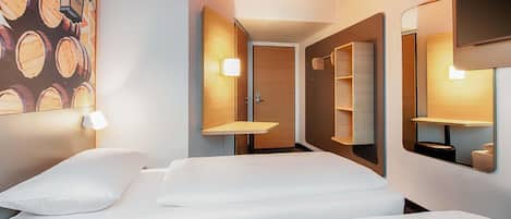 Quarto duplo | Escrivaninha, quartos à prova de som, Wi-Fi de cortesia, roupa de cama