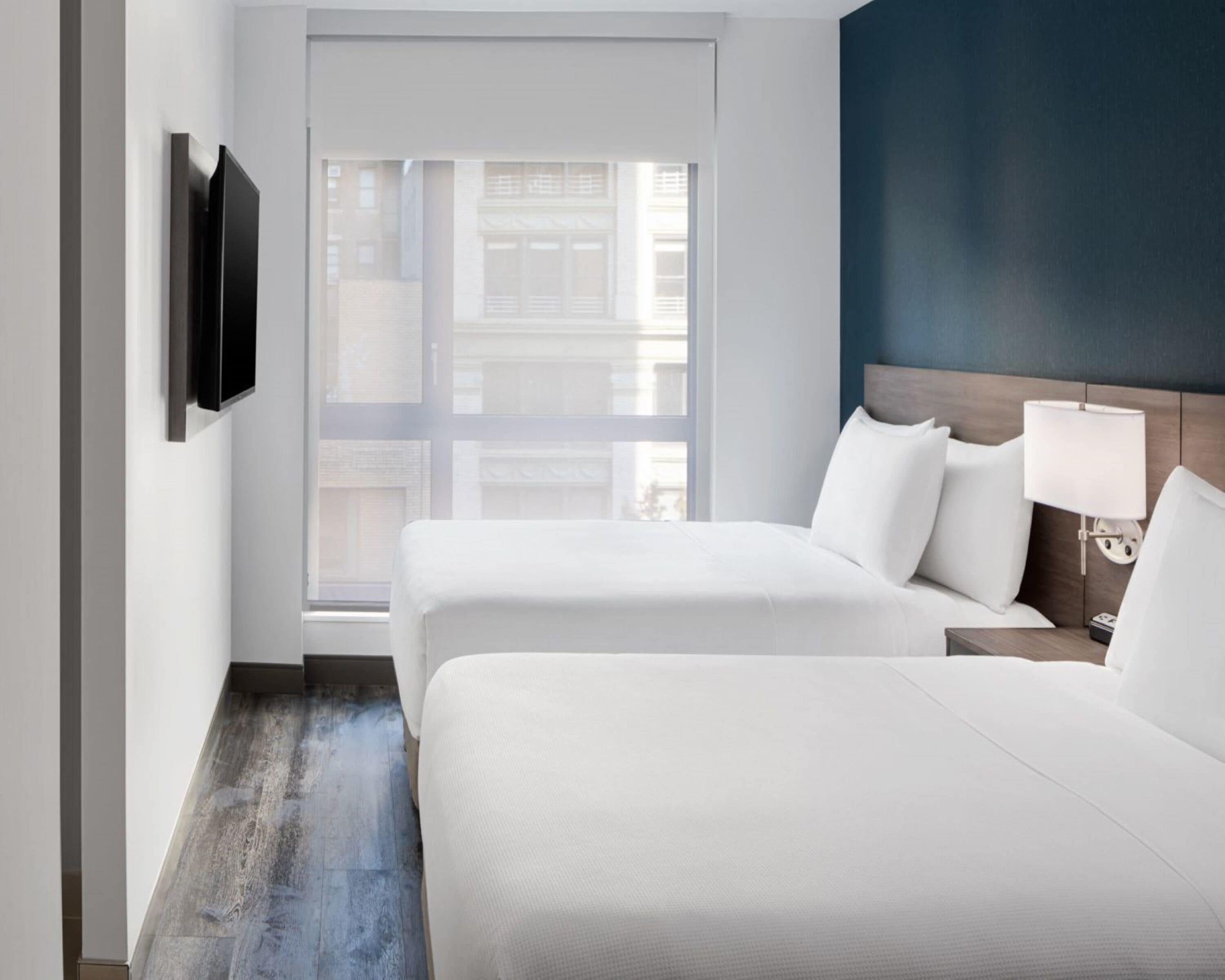 Quarto, 2 camas de casal | Edredões de penas, camas de colchão pillowtop 