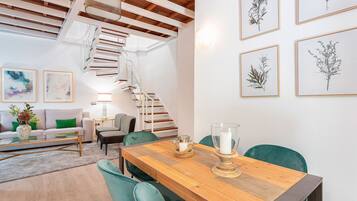Apartamento (2 Bedrooms) | Refeições no quarto