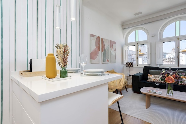 Apartamento (1 Bedroom) | Refeições no quarto