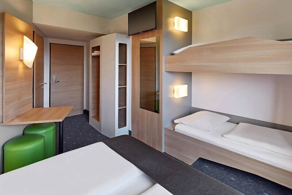 Quarto Quádruplo | Secretária, quartos insonorizados, Wi-fi grátis