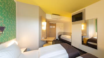 Quarto Triplo | Secretária, quartos insonorizados, Wi-fi grátis