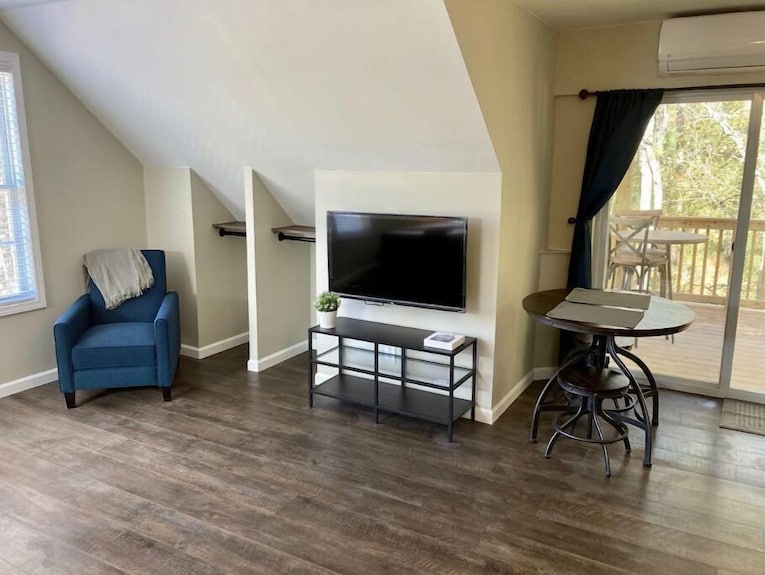 Unique Creekside 2 Acre Property In Hope Mills, Nc - North Carolina